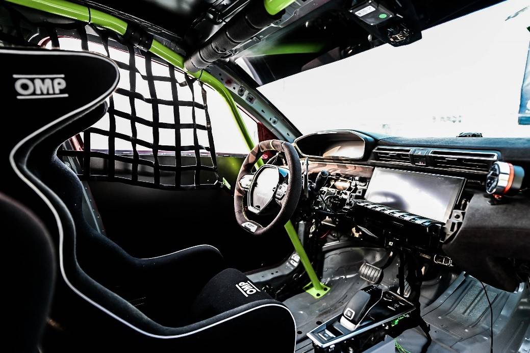 轻“装”上阵 赛道PK法拉利488 标致508L何以为赢？_搜狐汽车_搜狐网