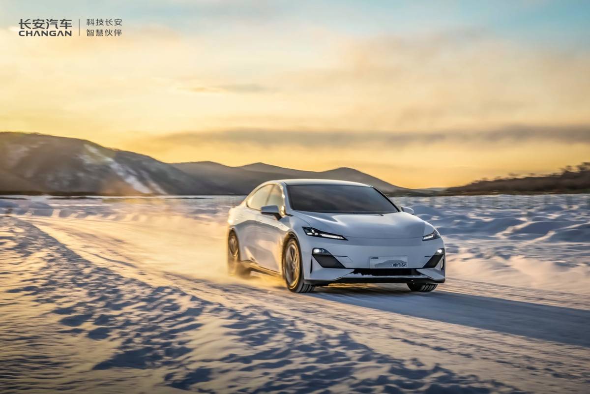 长安深蓝C385内饰图亮相 设计惊艳 售价20万起不比Model 3更合适？_搜狐汽车_搜狐网