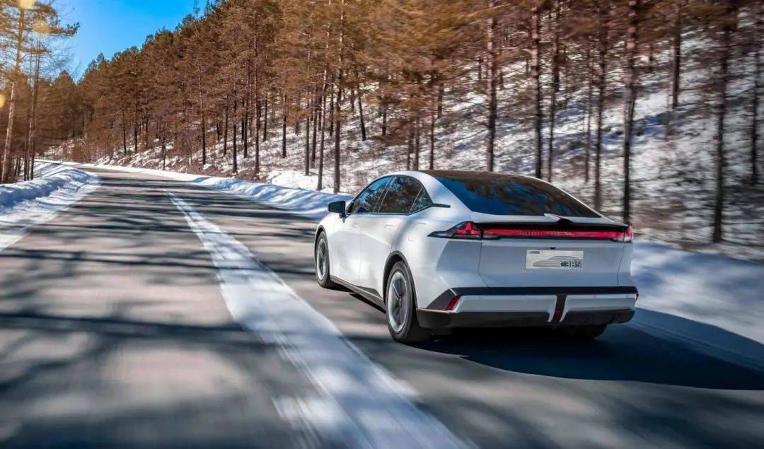 长安深蓝C385内饰图亮相 设计惊艳 售价20万起不比Model 3更合适？_搜狐汽车_搜狐网