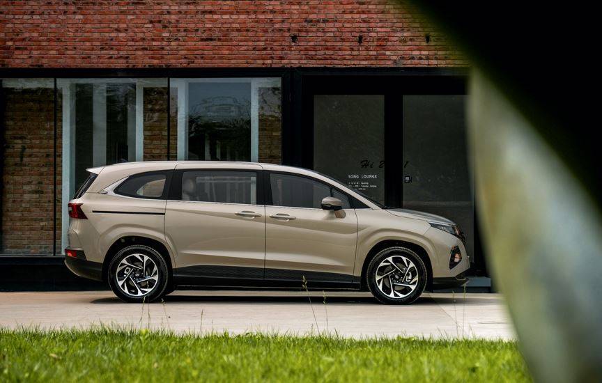 20万级家用MPV 库斯途对比传祺M8_搜狐汽车_搜狐网