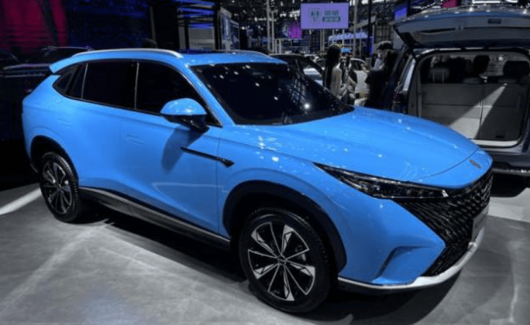 情感律动设计，27英寸大屏，新一代荣威RX5亮相_搜狐汽车_搜狐网