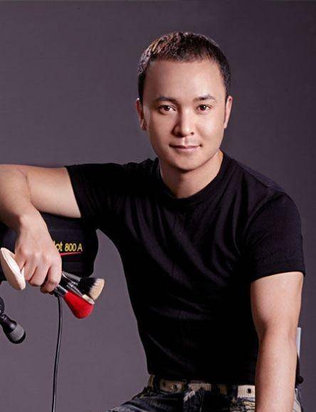 他曾是刘晓庆御用化妆师，开创中国美妆时代，如今靠网红翻身_毛戈平_武则天_小白菜