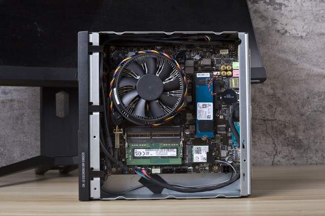 仅iPad大小的mini PC你见过吗？办公娱乐新选择_桌面_接口_配备了