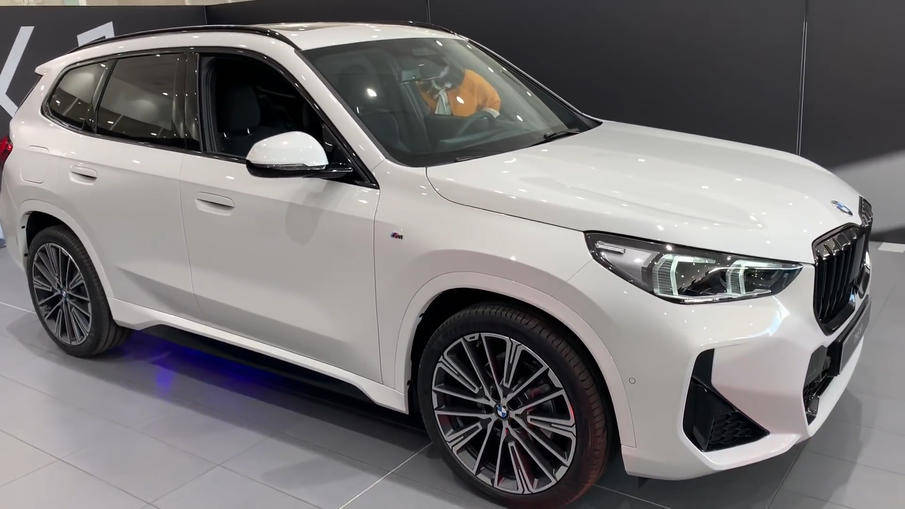 奔驰GLB劲敌 全新的外观和内饰 全新宝马X1海外亮相_搜狐汽车_搜狐网