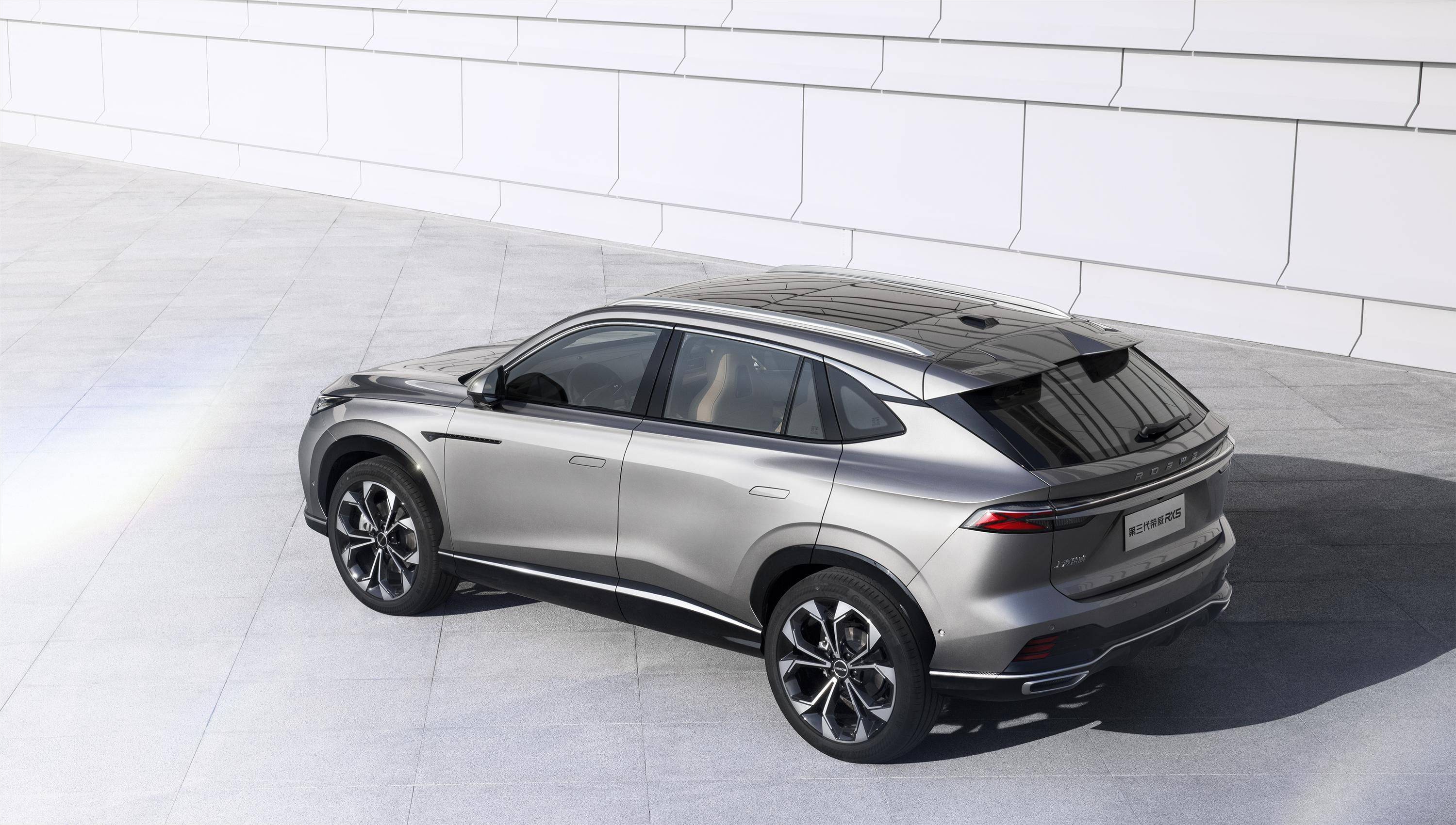 首创可移动27寸4K巨屏全新荣威RX5正式开启盲订_搜狐汽车_搜狐网