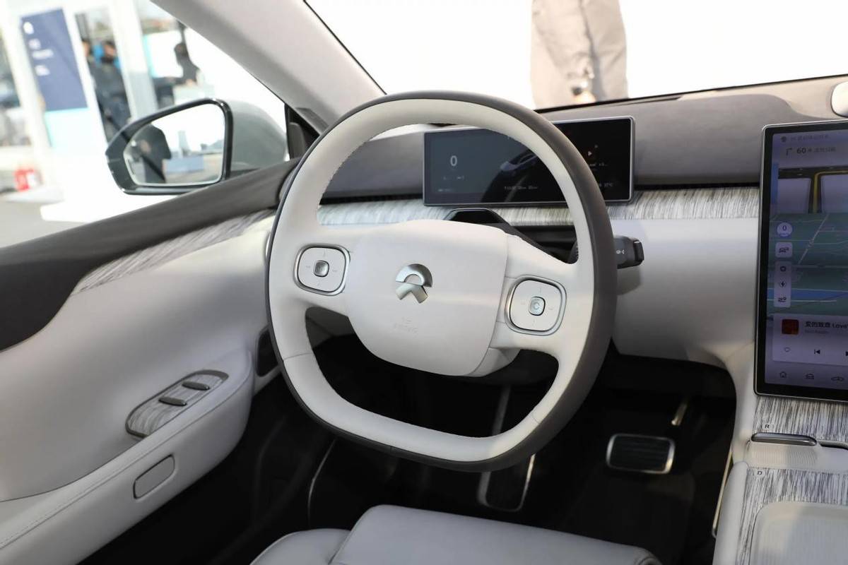 高端国产“新秀”，零百加速3.8秒的蔚来ET7，能和“56E”硬刚？_搜狐汽车_搜狐网