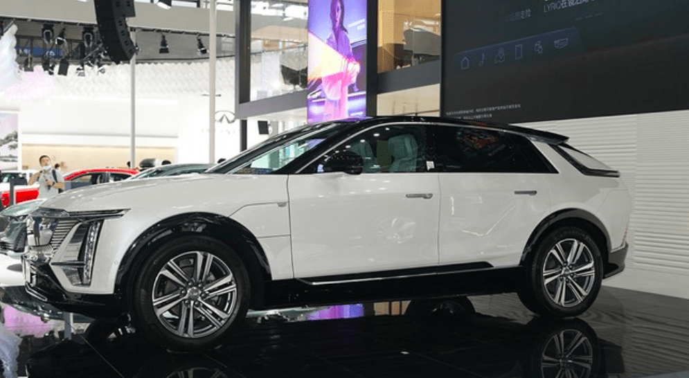 45万级纯电SUV新选择，实拍LYRIQ锐歌，配33英寸超大屏幕_搜狐汽车_搜狐网