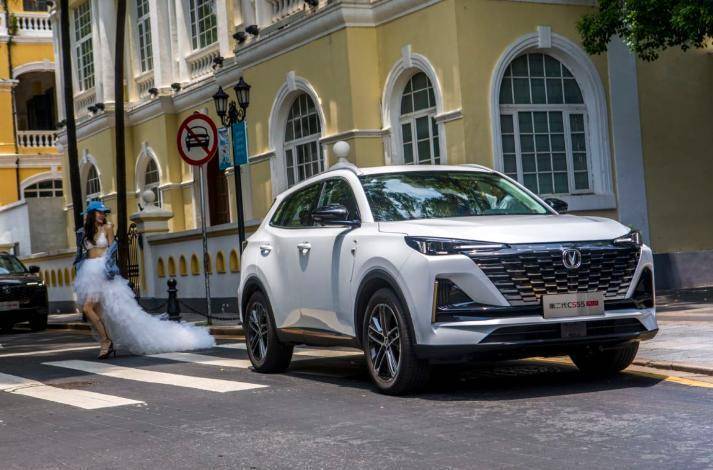 长安第二代CS55PLUS“UP新轻年蓝鲸音乐节”_搜狐汽车_搜狐网