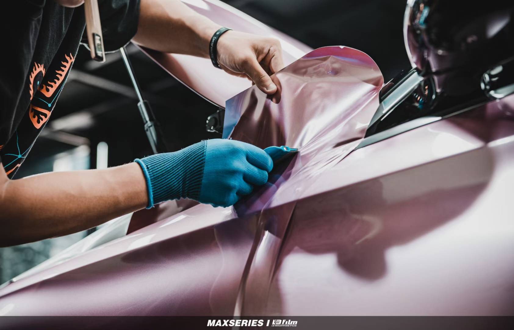 LBFILM改色膜-奔驰E300L原厂漆激情粉,一款发亮的粉色_搜狐汽车_搜狐网