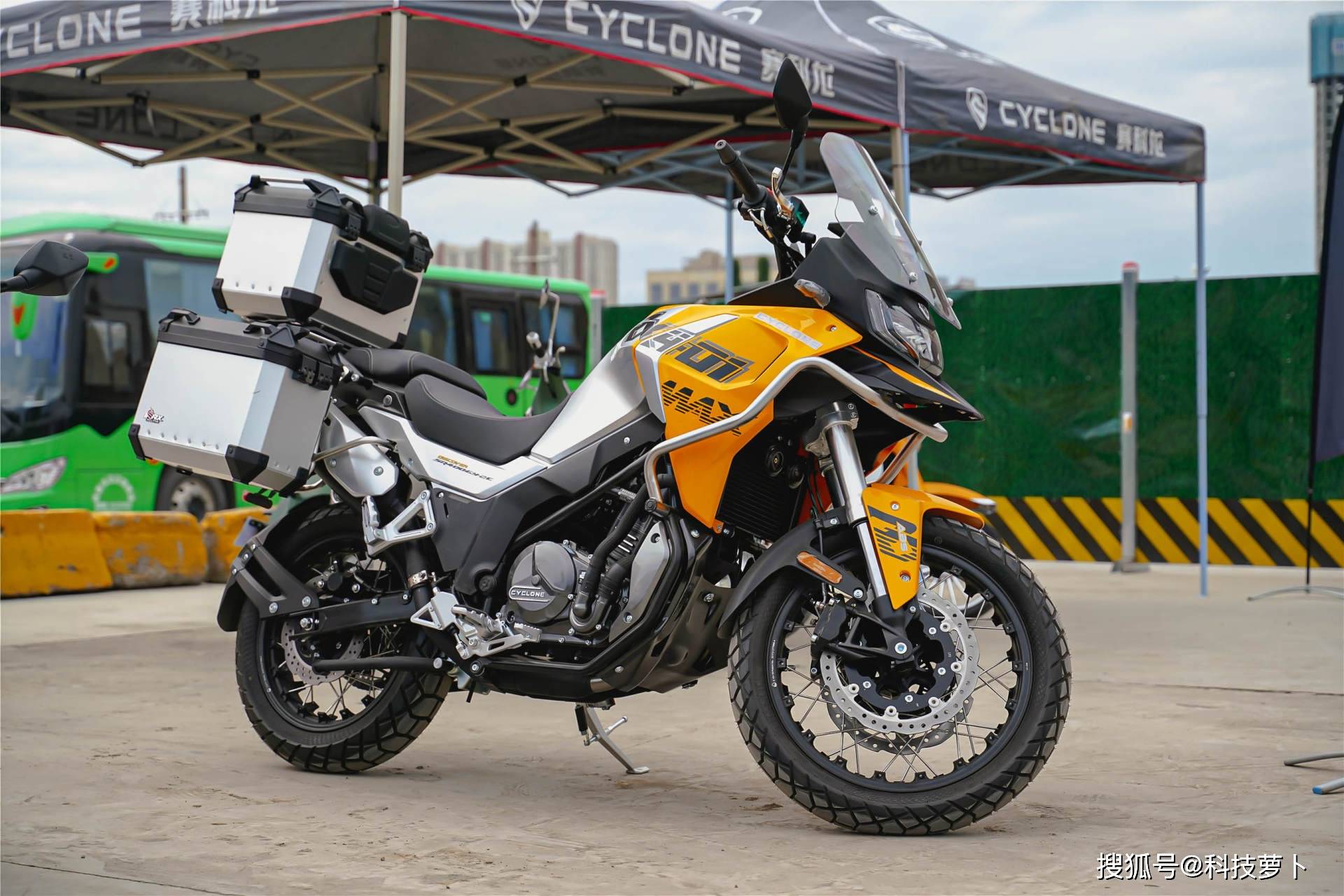 国产中排休旅诚意之作，赛科龙RX401试驾感受_搜狐汽车_搜狐网