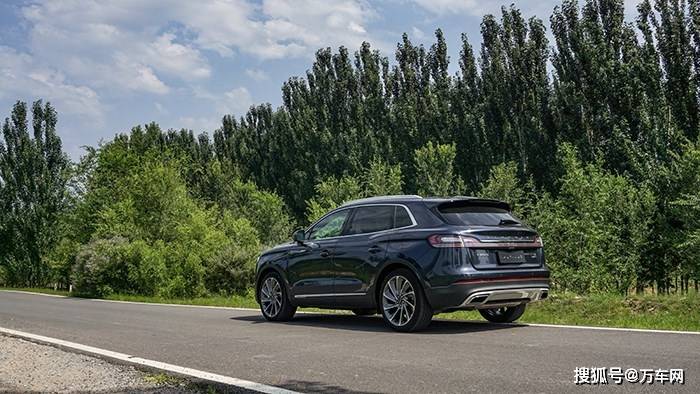万车网|陆上飞艇 试驾2022款林肯航海家2.7T V6四驱尊雅款_搜狐汽车_搜狐网