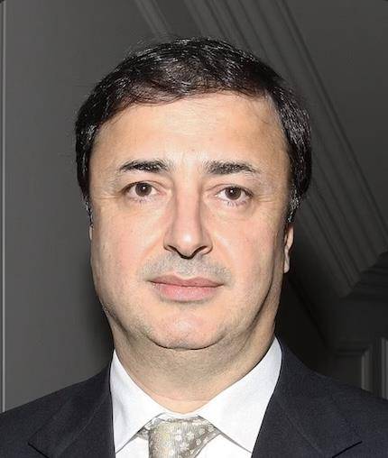 男子冒充以色列富二代，被曝光后还在高调炫富，本尊终于来宣战了_Simon_Leviev_女孩