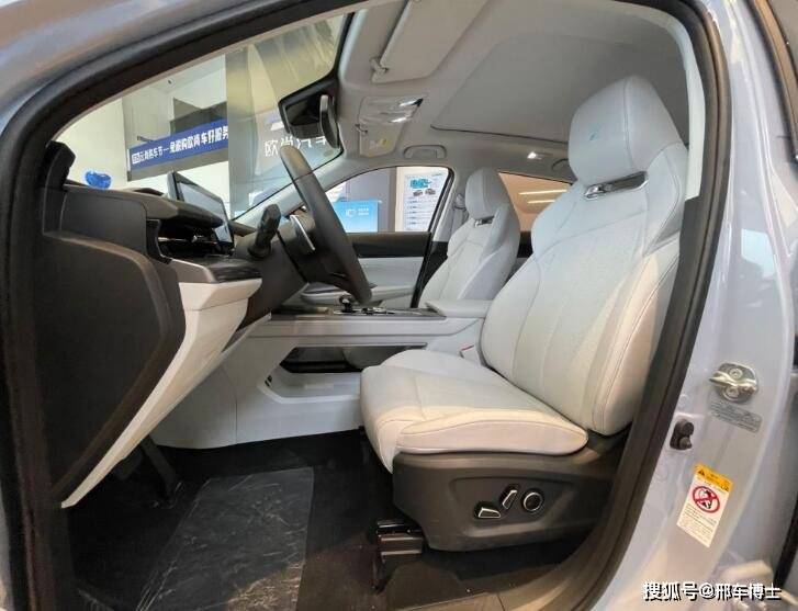 那辆即将驶上世界屋脊的插混SUV来了：欧尚Z6iDD到店实拍_搜狐汽车_搜狐网