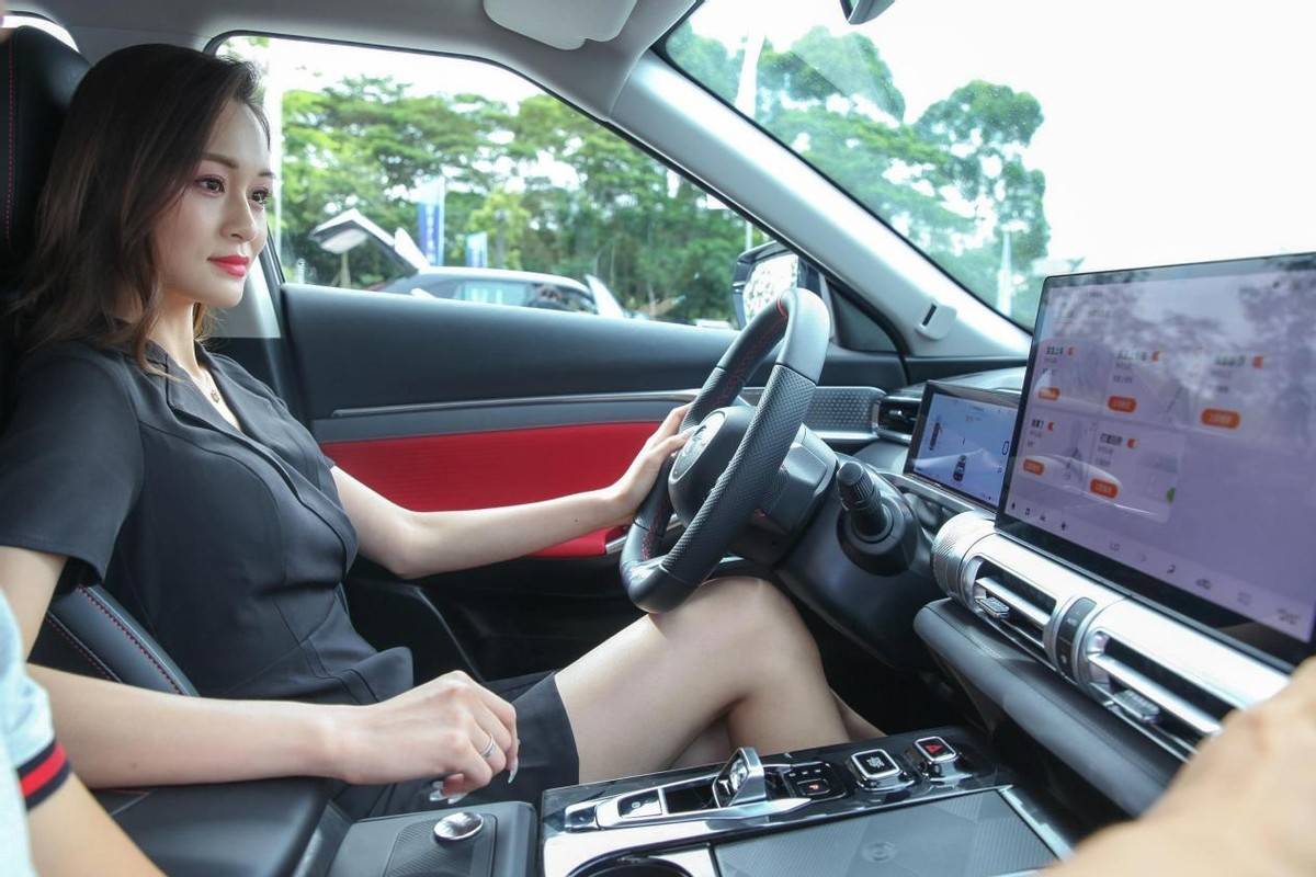 科幻外观只是开胃菜，钜浪混动GMC2.0赋能影酷，更有1711km续航_搜狐汽车_搜狐网