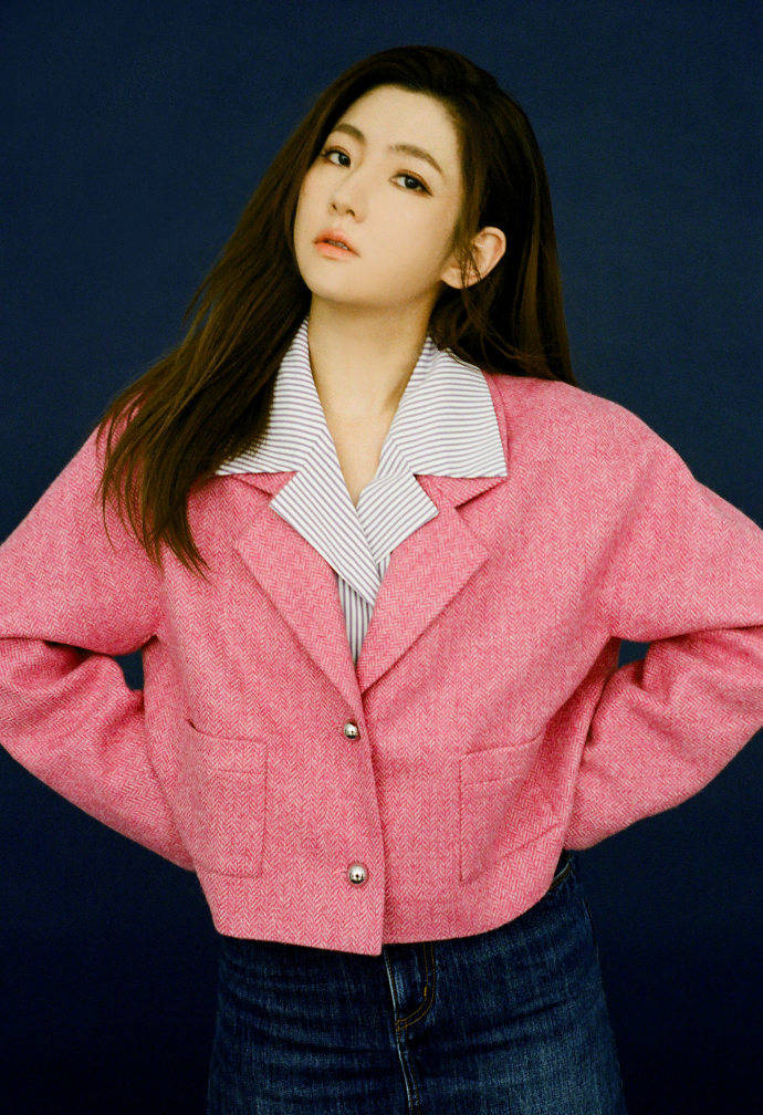 41岁Selina晒庆生美照 双手切蛋糕笑容甜美迷人-搜狐大视野-搜狐新闻