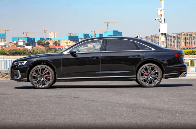 奥迪新款“西装暴徒”：车长5.32米，轴距超3米1，百公里加速仅4s_搜狐汽车_搜狐网