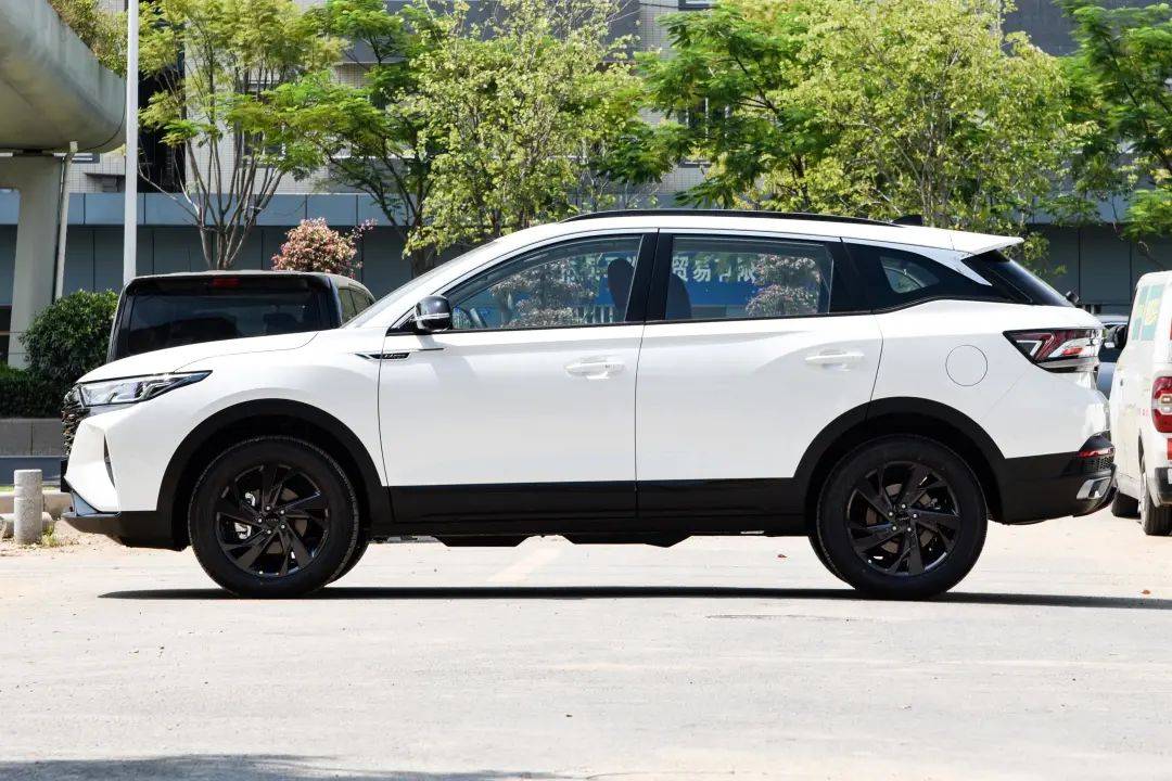 A级SUV的油电之争，面对哪吒U，东风风神AX7还香吗？_搜狐汽车_搜狐网