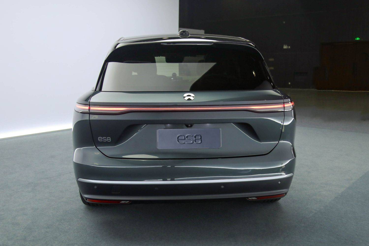 全新蔚来ES8售52.8万起 续航900km/明年6月交付_搜狐汽车_搜狐网