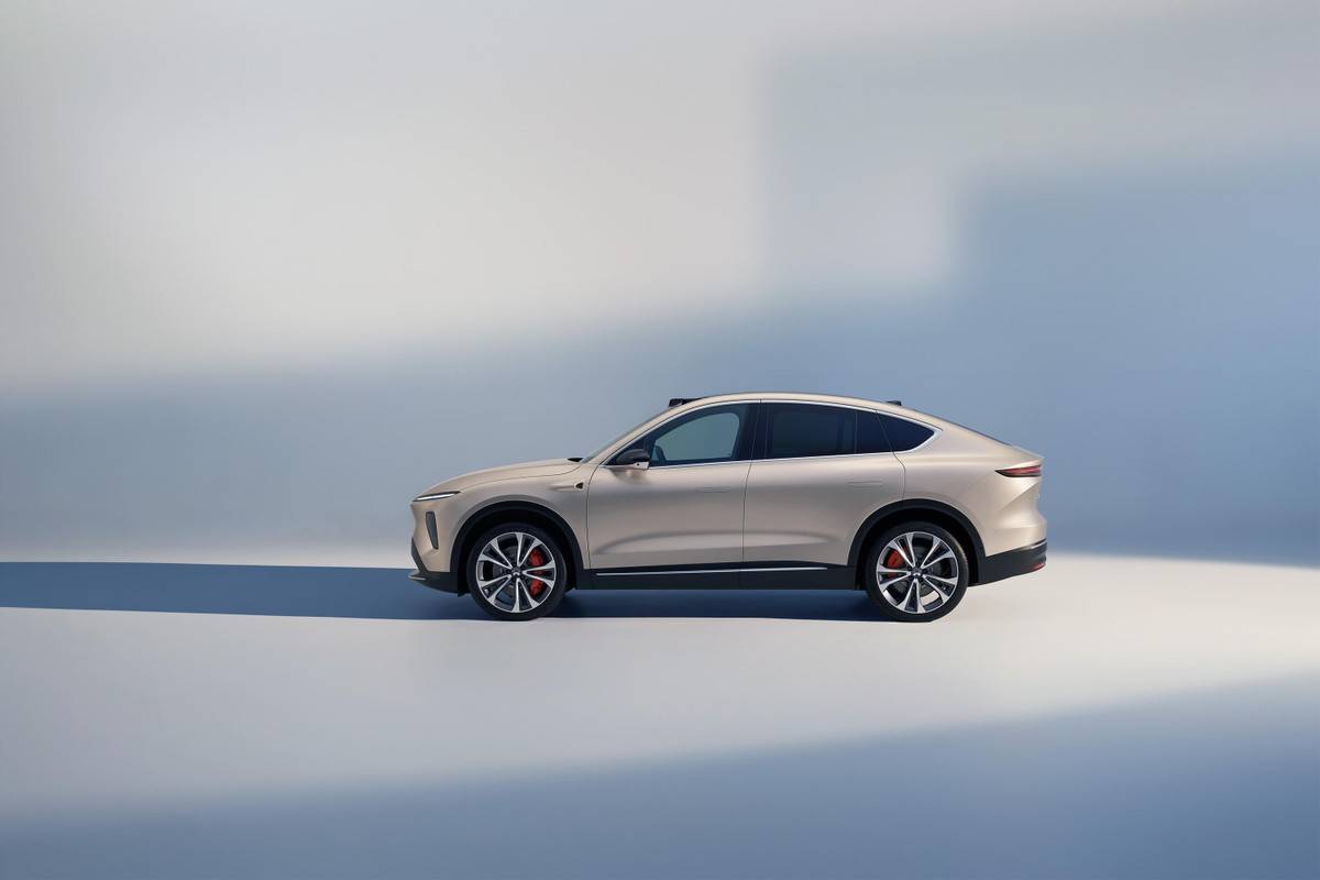 智己L7对比蔚来ET7，45万预算究竟该买谁？_搜狐汽车_搜狐网