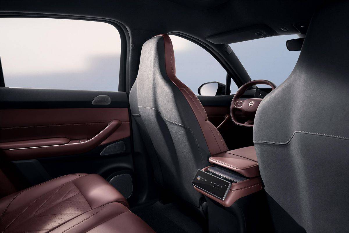 智己L7对比蔚来ET7，45万预算究竟该买谁？_搜狐汽车_搜狐网