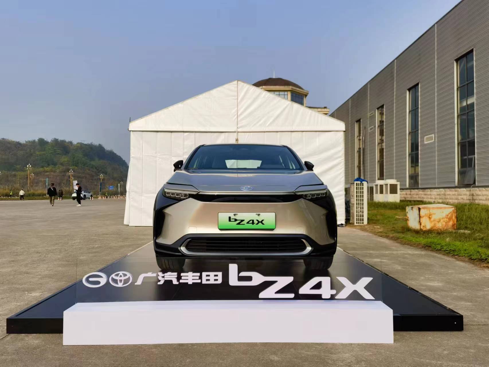 高价值纯电中型SUV 广汽丰田bZ4X 电动大厂的超强实力_搜狐汽车_搜狐网