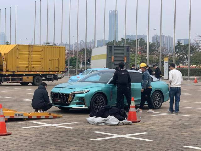 2022广州车展抢先看｜2.0T+8AT，大溜背+ 竖形屏，探馆实拍红旗H6_搜狐汽车_搜狐网