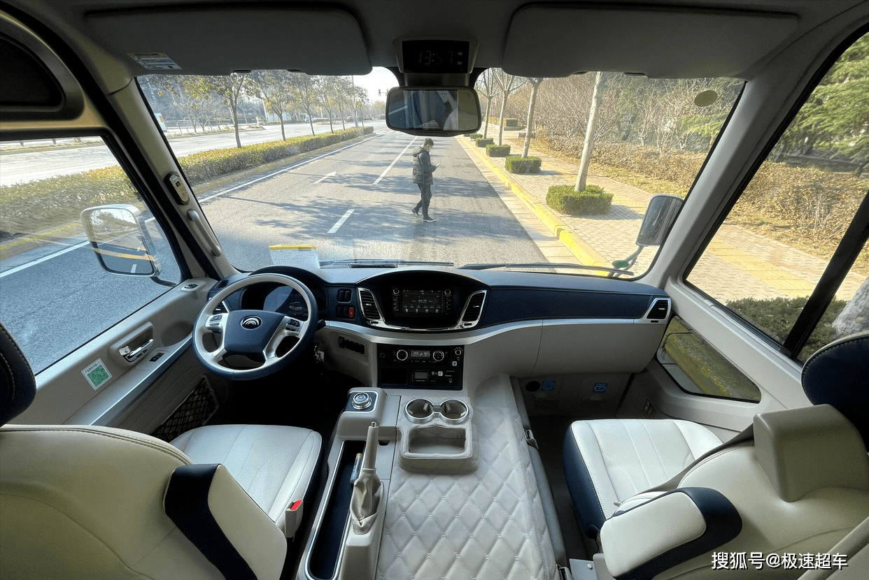 宇通T7实车亮相！3.5T引擎+10AT，竞争丰田考斯特，售价曝光_搜狐汽车_搜狐网