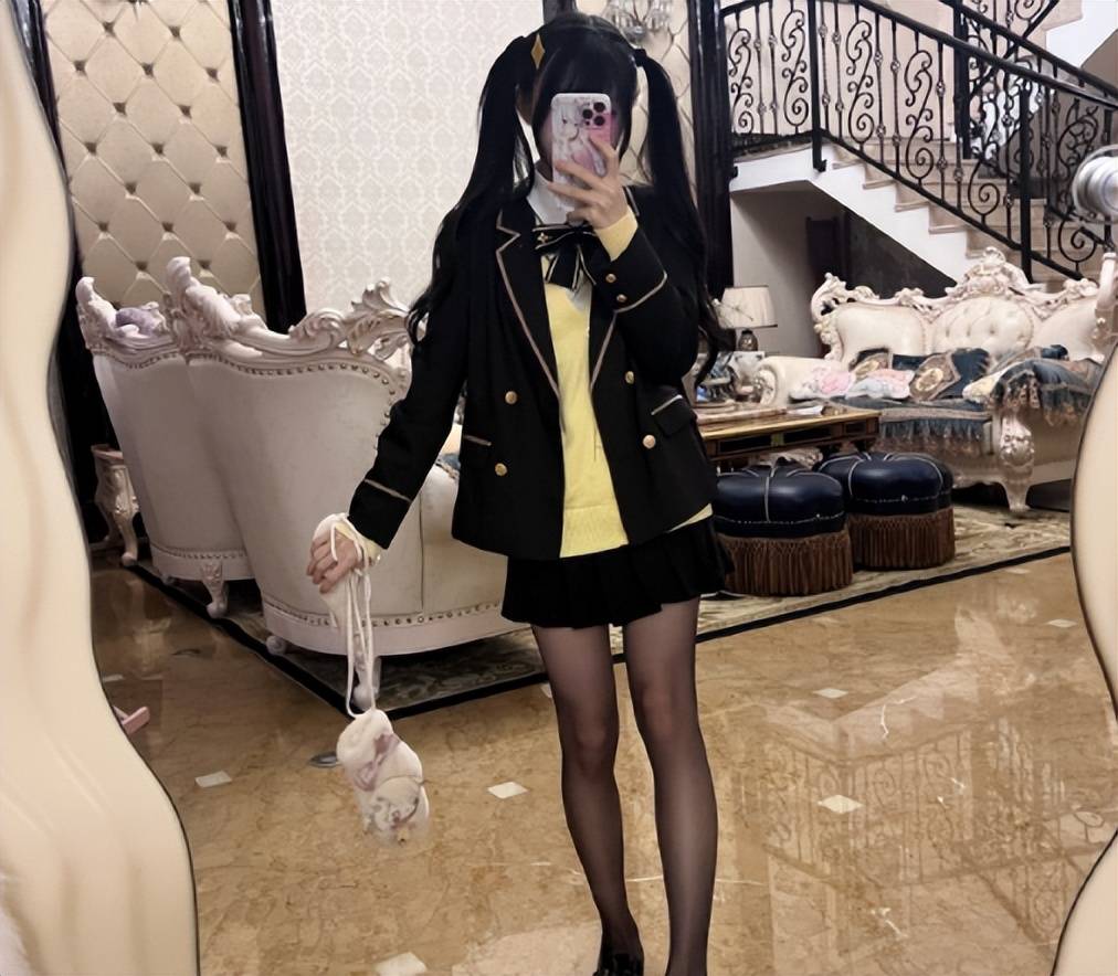 网红蔡萝莉穿粉色打底裤跳舞,被嘲化妆只画眼睛,网友:多管闲事 口罩 作品 事情