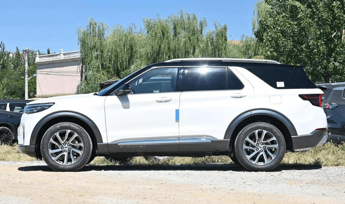 实拍全新福特探险者，车长5063mm，全系标配10AT，家用值得选吗？_搜狐汽车_搜狐网