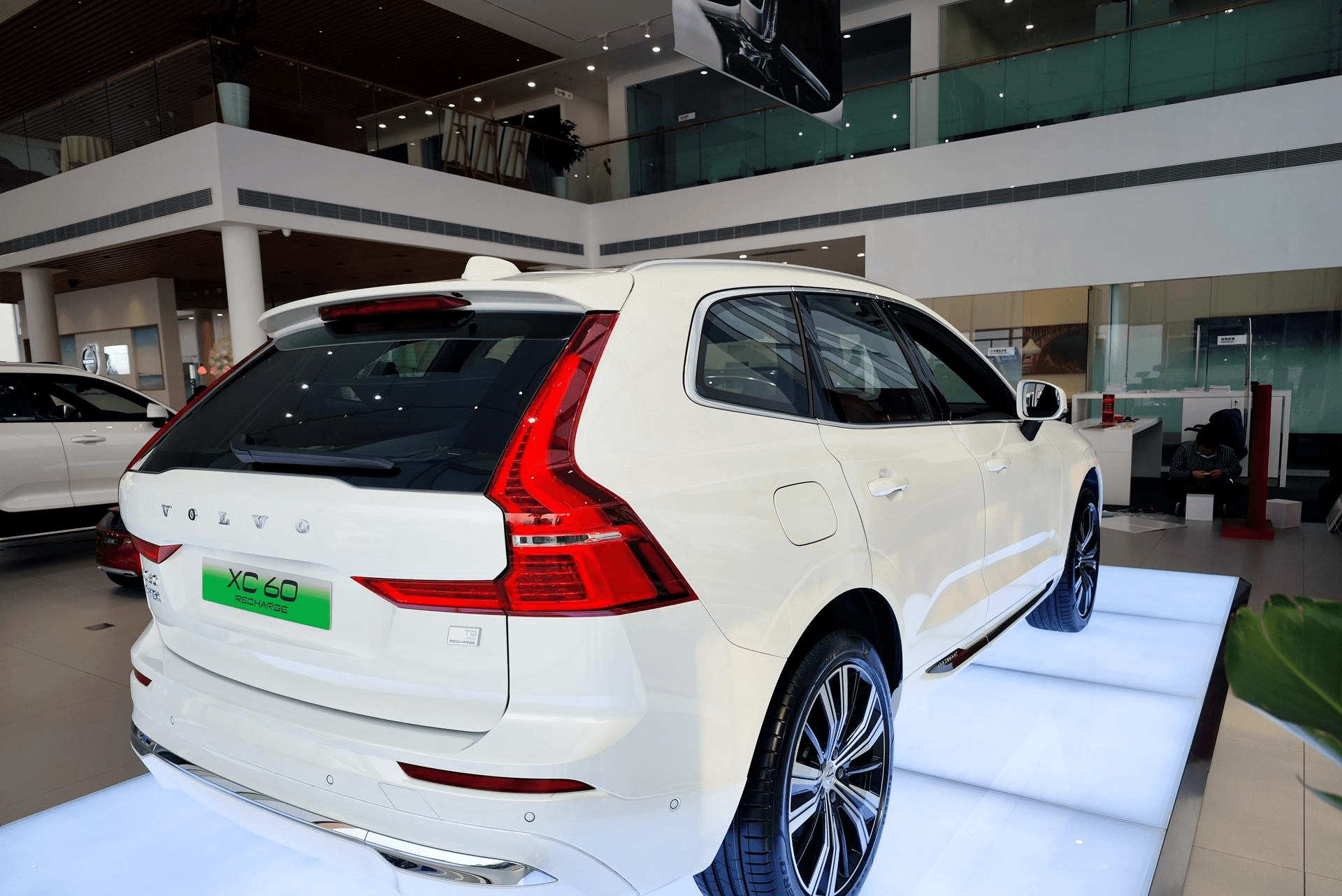 纯电动续航64km 实拍沃尔沃XC60插混版 5秒破百_搜狐汽车_搜狐网