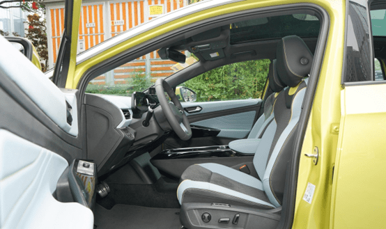 零跑c11和ID4X哪个好开、靠谱？网友，后者简直是公路小坦克_搜狐汽车_搜狐网