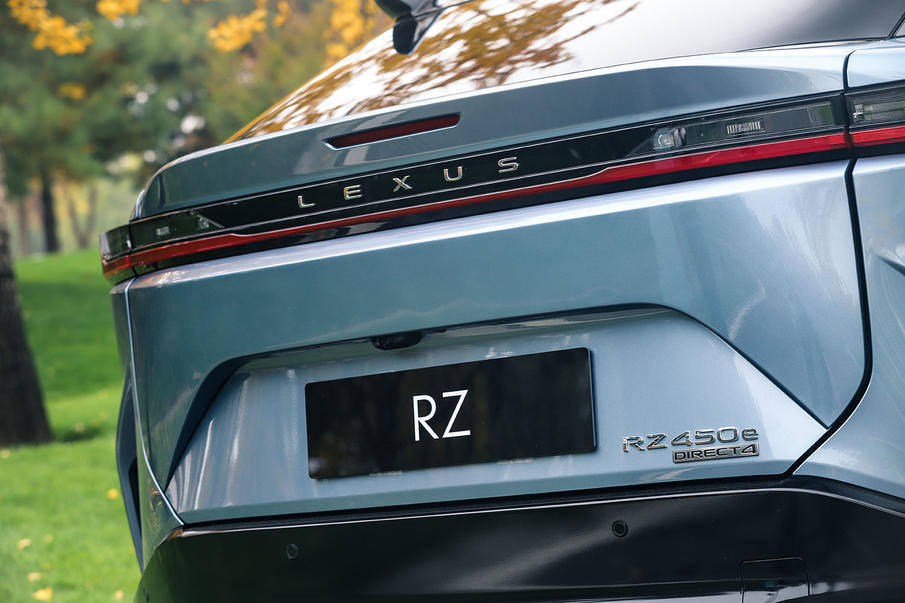 短暂试驾雷克萨斯RZ 450e 异型方向盘很出彩，整体感受很“哇塞”_搜狐汽车_搜狐网