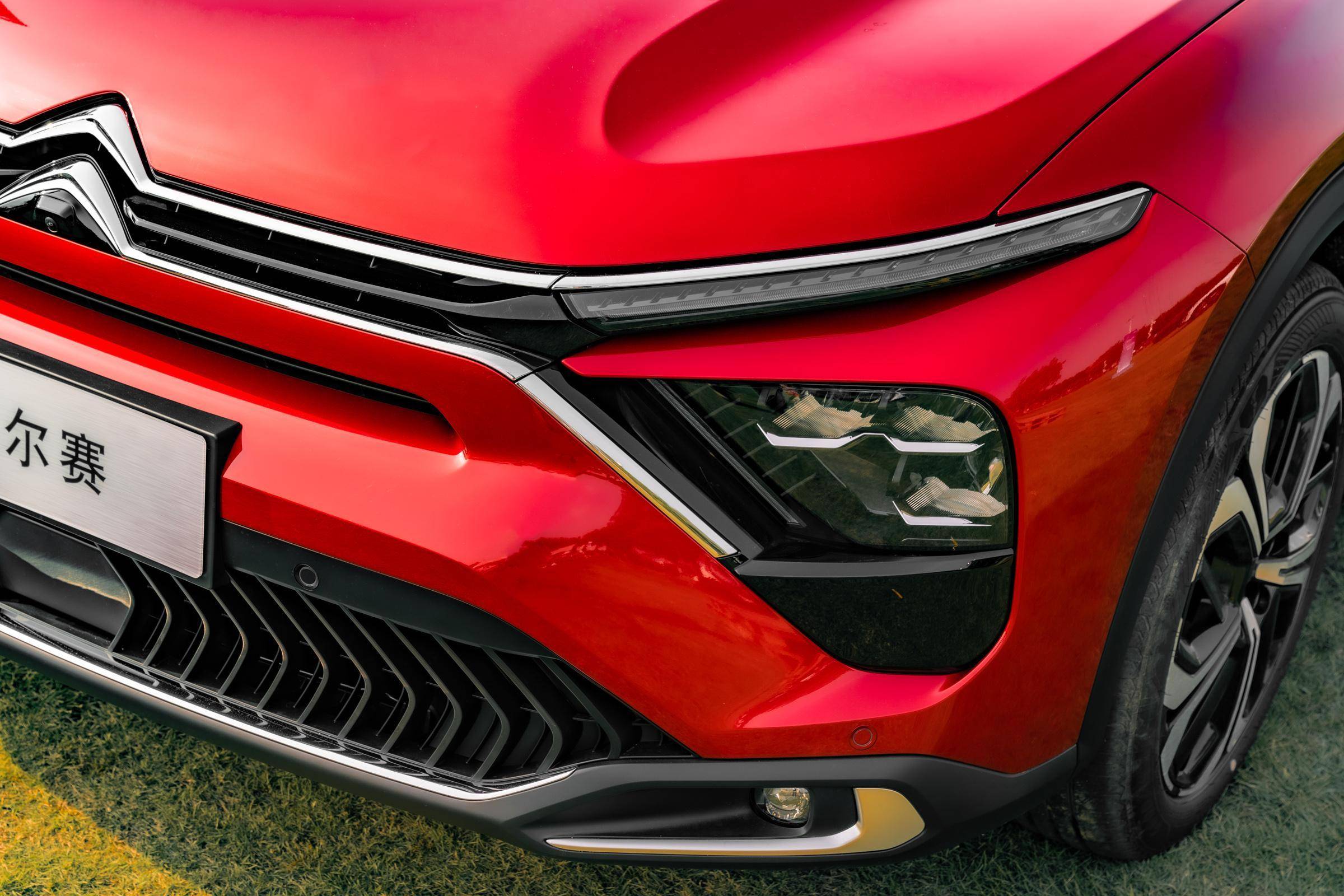 凡尔赛C5X：14.37万起售，标配19寸大轮毂，1.6T+8AT，造型惹人爱_搜狐汽车_搜狐网