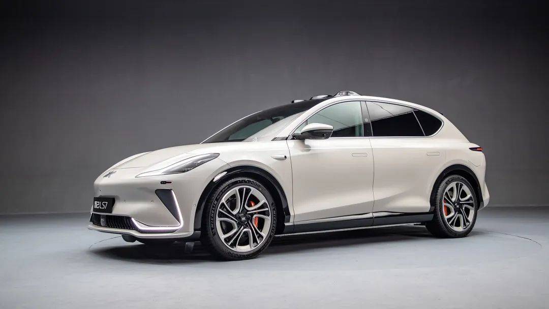 拳打宝马X5，脚踢蔚来ES8，智己LS7有这个实力吗？_搜狐汽车_搜狐网