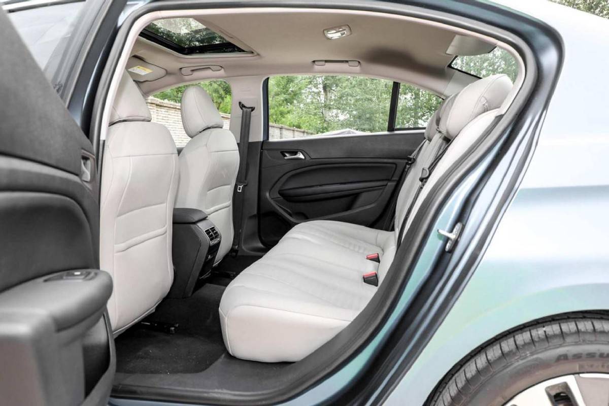 法系这回开窍了，仅10.57万起，配1.6T+6AT，家用挺香_搜狐汽车_搜狐网