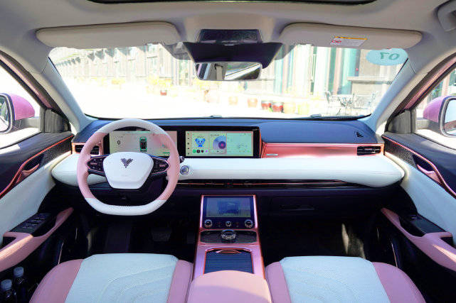 海川品车|8155成标配 体验15万级电车内卷王哪吒U-II_搜狐汽车_搜狐网