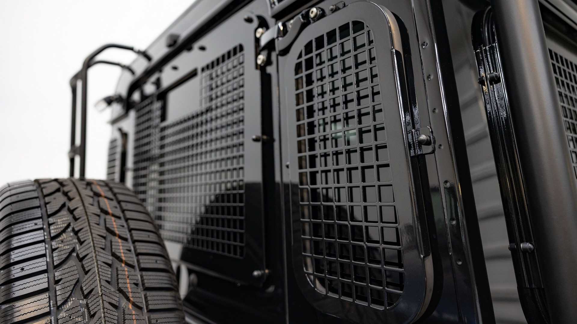 硬塞入通用LT4 V8机械增压，这台路虎卫士D110老爷车有点帅_搜狐汽车_搜狐网