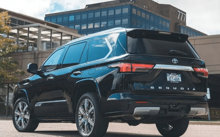 豪华越野旗舰SUV，全新丰田红杉实车图，搭载3.5T V6+10AT动力_搜狐汽车_搜狐网