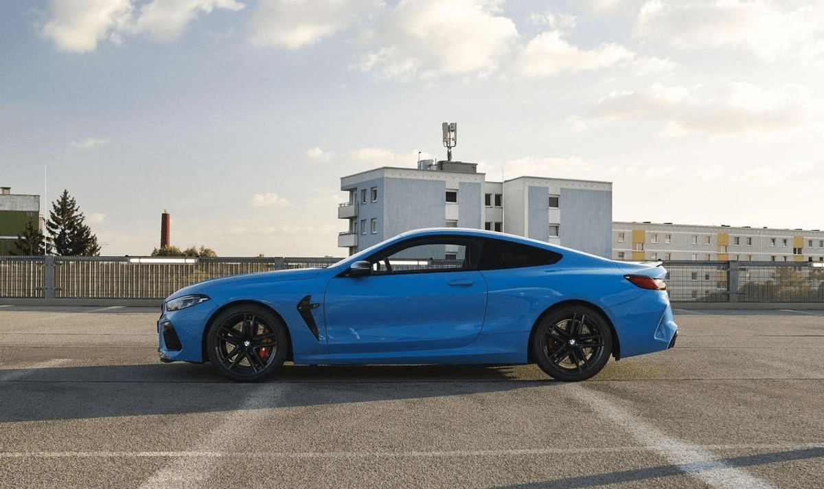 定位2门4座硬顶跑车，4.4T动力很强劲，体验宝马M8_搜狐汽车_搜狐网