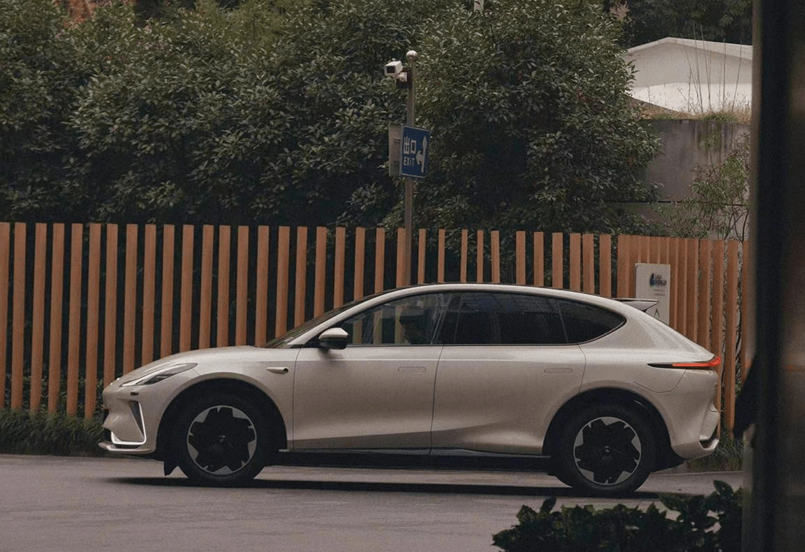 智己LS7量产版官图发布，内饰科技感十足_搜狐汽车_搜狐网