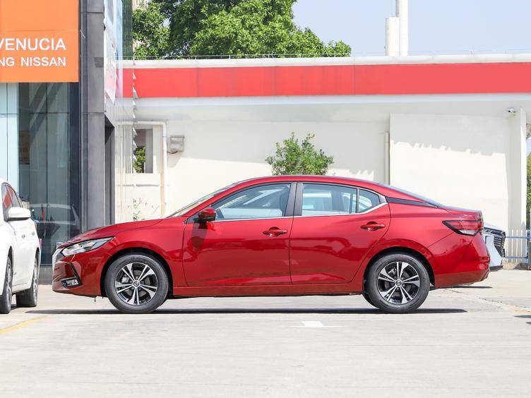 10到15万元预算，选合资还是中国品牌？奔腾B70对比日产轩逸_搜狐汽车_搜狐网