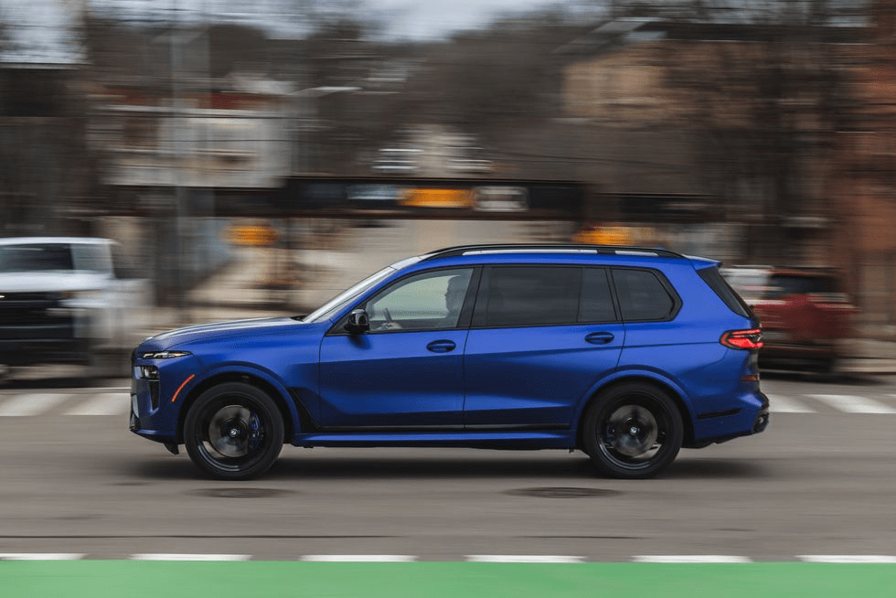 破百4.5秒，4.4T V8+8AT，内外大改，百万级新款宝马X7测评_搜狐汽车_搜狐网