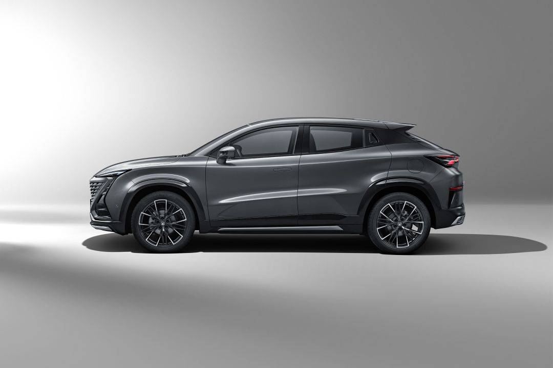 未来科技运动SUV 搭骁龙8155芯片 长安第二代UNI-T上市售11.59万起_搜狐汽车_搜狐网