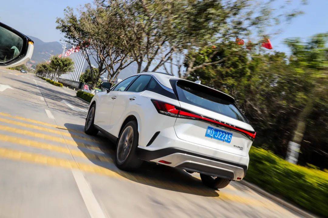 全新雷克萨斯RX试驾:重回巅峰，这次真能硬刚BBA！_搜狐汽车_搜狐网