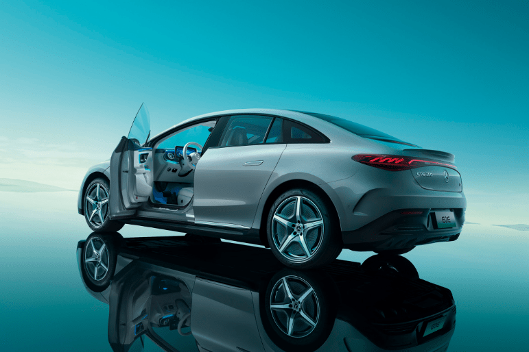 全面试驾奔驰EQE，EVA平台下的首款国产车型，能否征服国内消费者_搜狐汽车_搜狐网