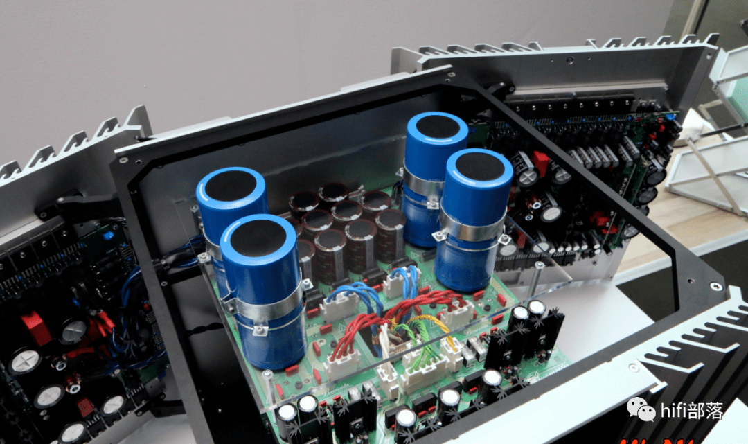 柏林之声 Burmester 159 超级旗舰单声道后级 1200瓦超大功率输出的现代艺术品_线路_喇叭_峰值