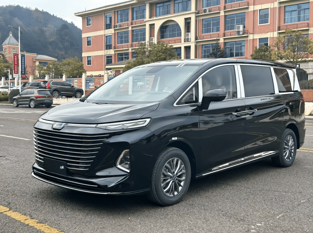 和红旗HQ9同平台，定位更亲民，带大七座+2.0T，奔腾M9实车曝光！_搜狐汽车_搜狐网