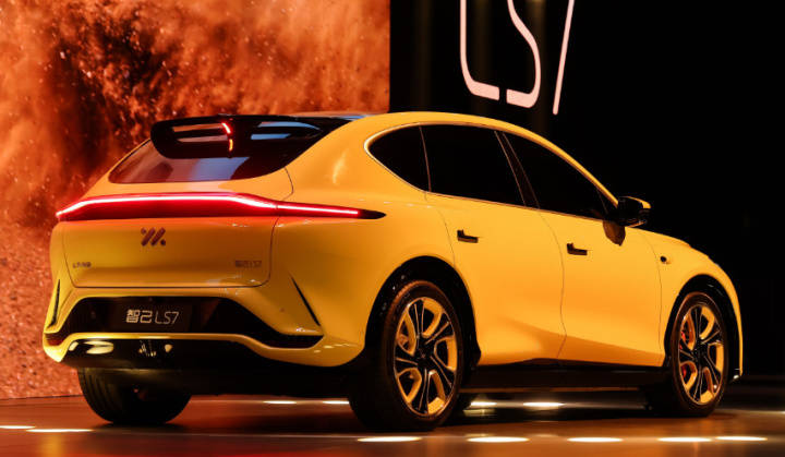 新势力豪华SUV对决：智己LS7对比蔚来ES7谁更超值？_搜狐汽车_搜狐网