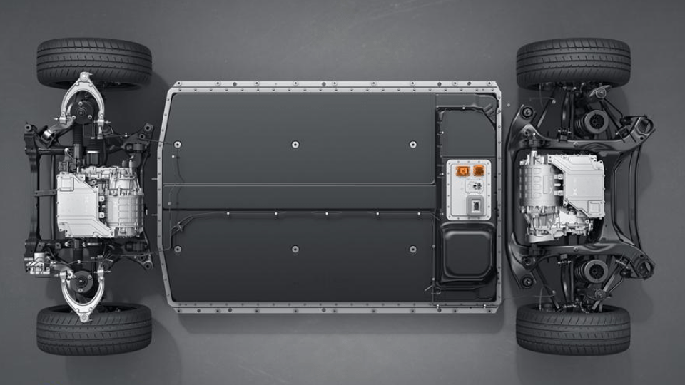 小鹏P7i首发，车手模式看齐Taycan，驾控最好的智能汽车？_搜狐汽车_搜狐网