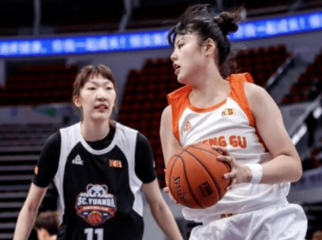 黑哨！韩旭打人，高颂手肘开路，王思雨戳人，四川女篮赢球输人!_陈丽宇_李梦_WCBA